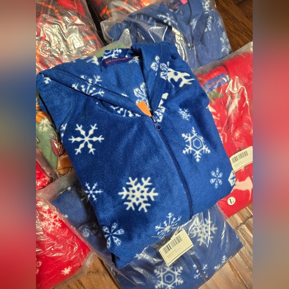 xmascoming | Intimates & Sleepwear | Blue Snowflake Fleece Blanket ...